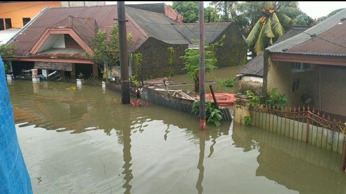 Penampakan Banjir Makassar di Perumnas Antang Makassar, Air Setinggi Atap Rumah - Tribuntoraja.com