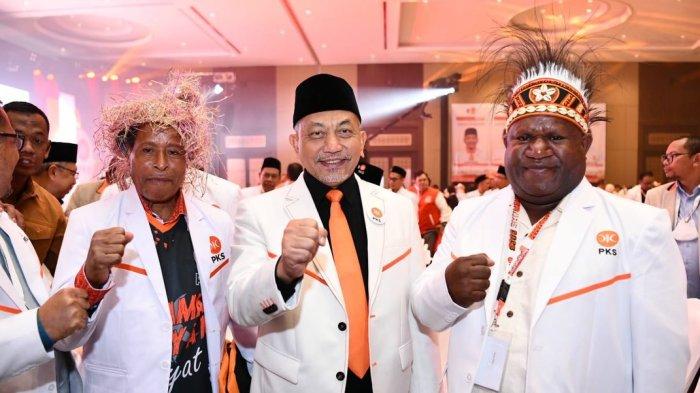 Cerita Terius Yigibalom, Keluarga Penginjil di Papua Pegunungan yang ...