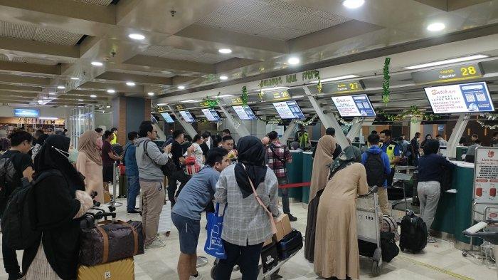 31.714 Penumpang Padati Bandara Sultan Hasanuddin H+3 IdulFitri - Tribuntoraja.com