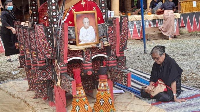 BERITA FOTO: Prosesi 'Rambu Solo', Upacara Pemakaman Ne' Linggi di ...