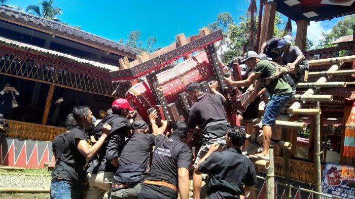 Tradisi 'Meawa', Prosesi Penutup Upacara Pemakaman 'Rambu Solo' di Toraja - Tribuntoraja.com