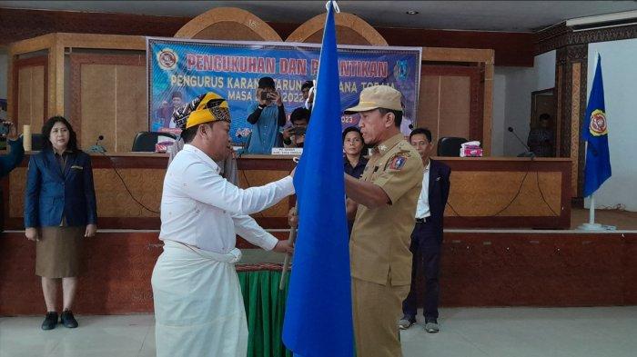 Welem Sambolangi Pakai Pakaian Adat Saat Dilantik Sebagai Ketua Karang Taruna Tana Toraja ...