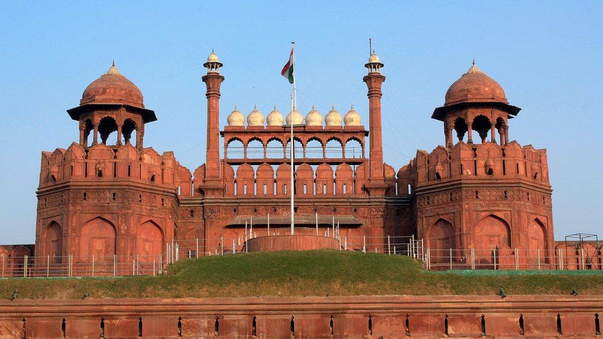 8 Tempat Wisata Hits di Delhi India, Jelajahi Benteng Merah hingga Desa ...