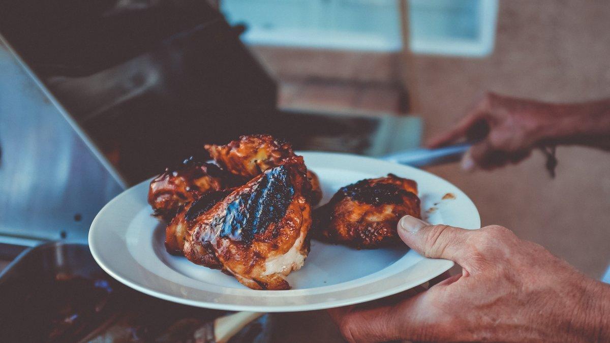 Daftar Resep Bakaran Buat Malam Tahun Baru, Coba Buat Sayap Ayam Asap ...