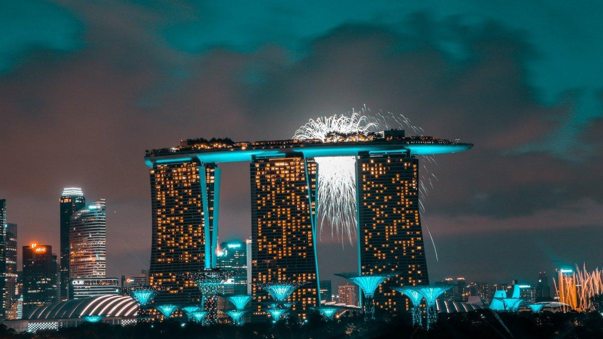 10 Tempat Terbaik di Singapura Buat Nonton Kembang Api Malam Tahun Baru, Pilih Gratis atau ...