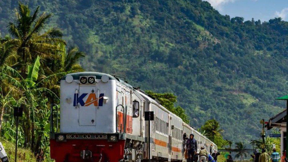 Harga Tiket Beserta Jadwal Kereta Api Bandung-Surabaya Naik Kelas ...