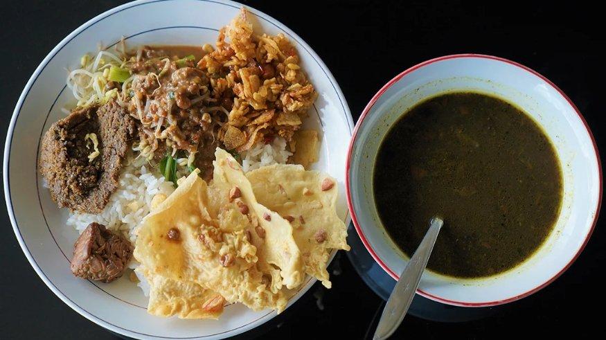 5 Tempat Sarapan Enak di Banyuwangi, Wajib Coba Uniknya Pecel Rawon ...