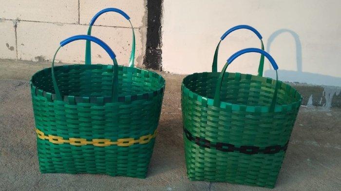 Oleh-oleh Cilacap Tas Anyaman dari Limbah Plastik Laris Manis, Harga ...