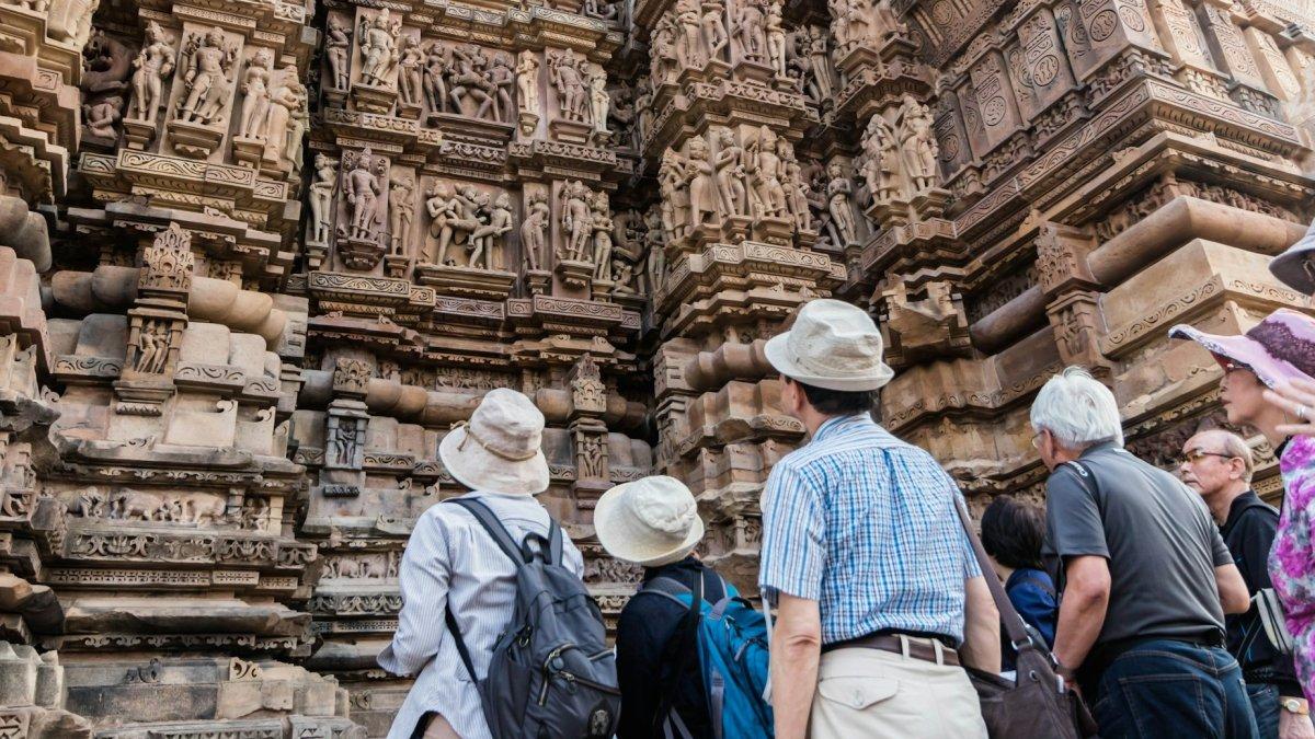 6 Tempat Wisata Terbaik di India, Jelajah Kuil Khajuraho hingga ...