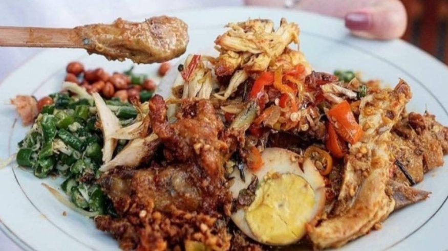Itinerary Wisata Kuliner Denpasar 2 Hari 1 Malam, Cobain Nasi Ayam Ibu ...