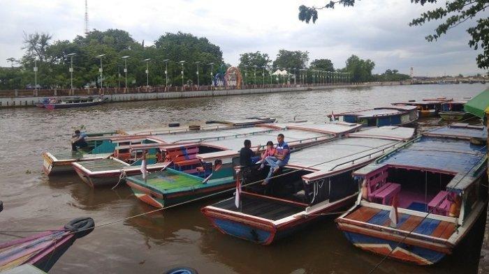 Wisata Susur Sungai Siring Martapura di Desa Sungai Bilu, Banjarmasin Timur, Banjarmasin, Kalsel ...