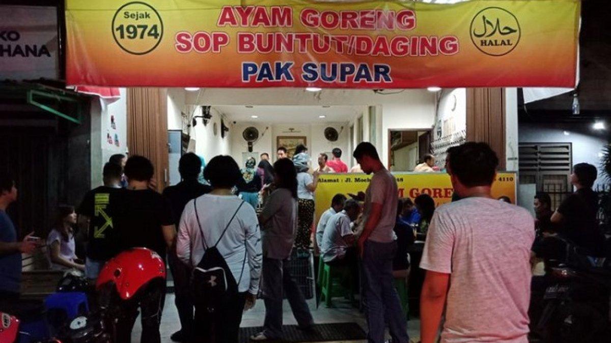 Berburu Kuliner Malam di Semarang, Cicipi Ayam Goreng Pak Supar yang ...