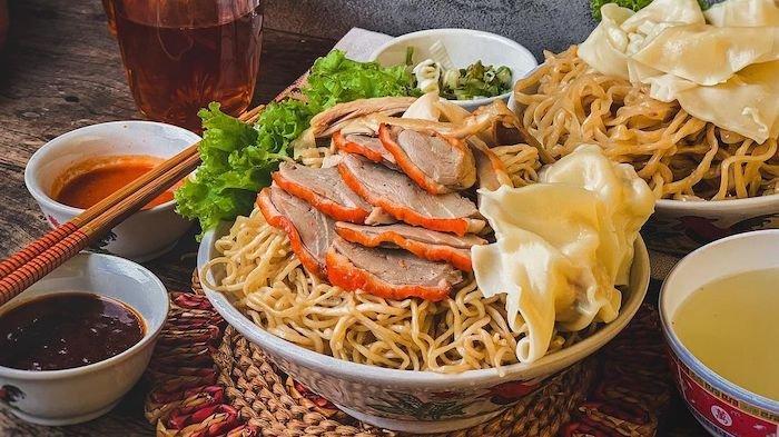 Bakmi Topping Bebek Peking Enak Kawasan Jaksel, Lokasinya Tersembunyi ...