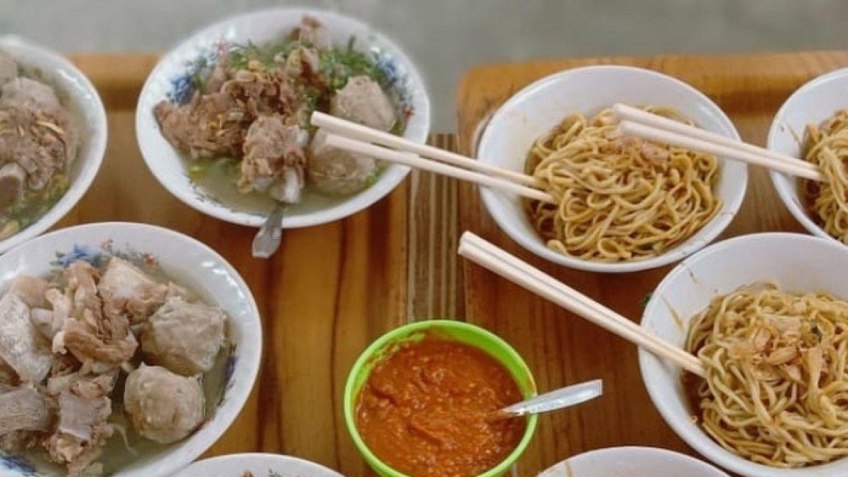 Makan Siang Enak di Warung Bakso Mas Eko Maju Bandung, Rajanya Iga Sapi ...