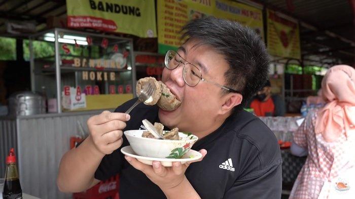 Bakso Urat Jumbo Paling Legendaris di BSD, Jualan Sejak Tahun 1990 ...