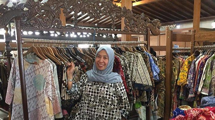 Rekomendasi 7 Tempat Belanja Baju Batik di Jogja - Tribun Travel