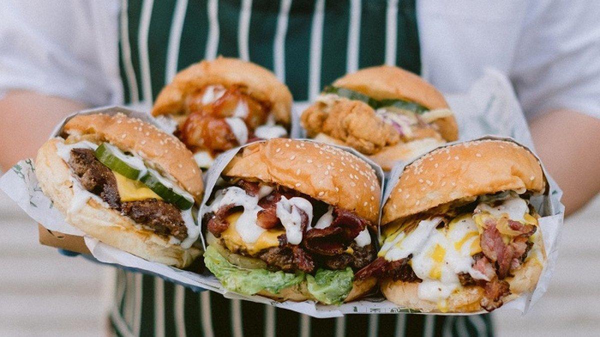 Makan Siang Enak di Bandung, Cobain BBQ Mountain Boys Burger yang Hits ...