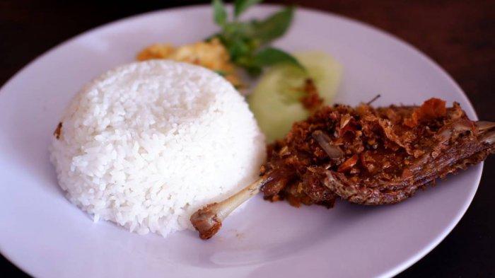 Rekomendasi 6 Tempat Makan Enak Bebek Songkem Khas Madura, Mulai dari ...