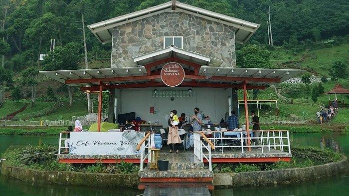Ragam Kuliner Cafe Tengah Danau di Nirvana Valley Resort, Ada Steak ...