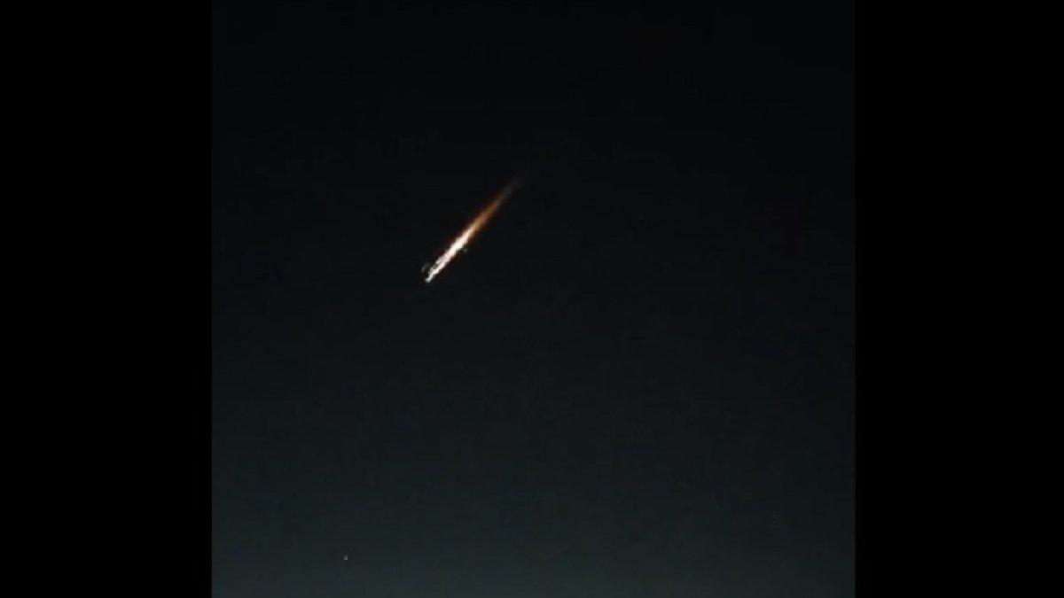 Viral Benda Misterius Melesat di Langit dan Diduga Meteor, Begini ...