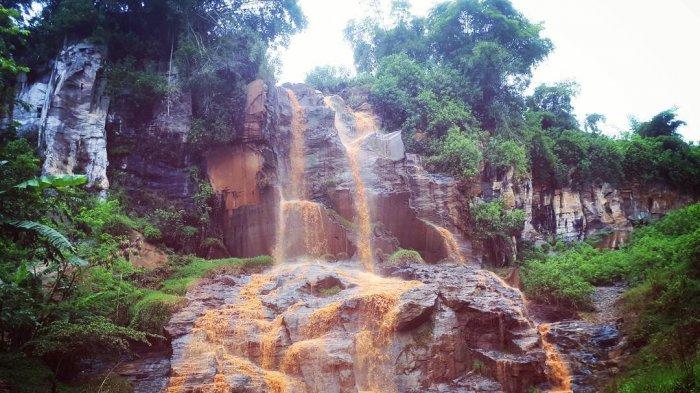 Harga Tiket Masuk Curug Batu Templek Bandung, Air Terjun Unik Nan Instagramable - Tribun Travel