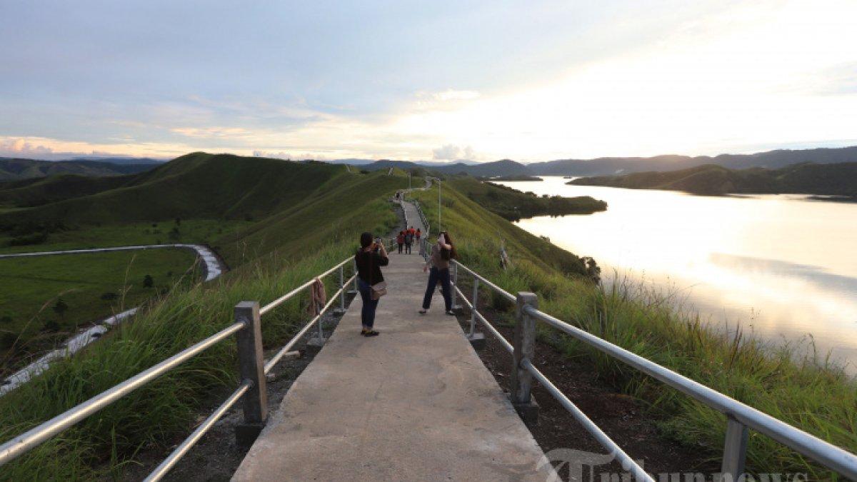 Ngabuburit di Danau Sentani Jayapura, Bisa Lihat Sunset dan Berburu ...