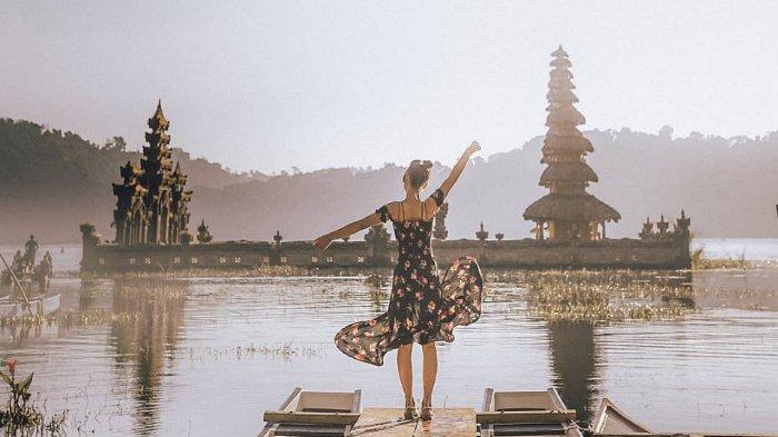 Danau Tamblingan Bali, Danau Cantik Berlatar Keindahan Pura di ...