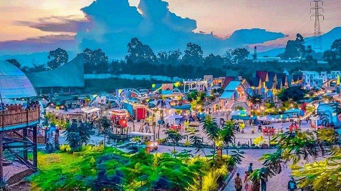 Harga Tiket Masuk Wahana Salju di Dusun Semilir Semarang, Serasa di ...