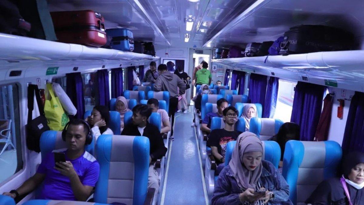 Jadwal Kereta Api Kelas Ekonomi dan Eksekutif Rute Tegal-Jakarta, Harga Tiket Mulai Rp 170 ...
