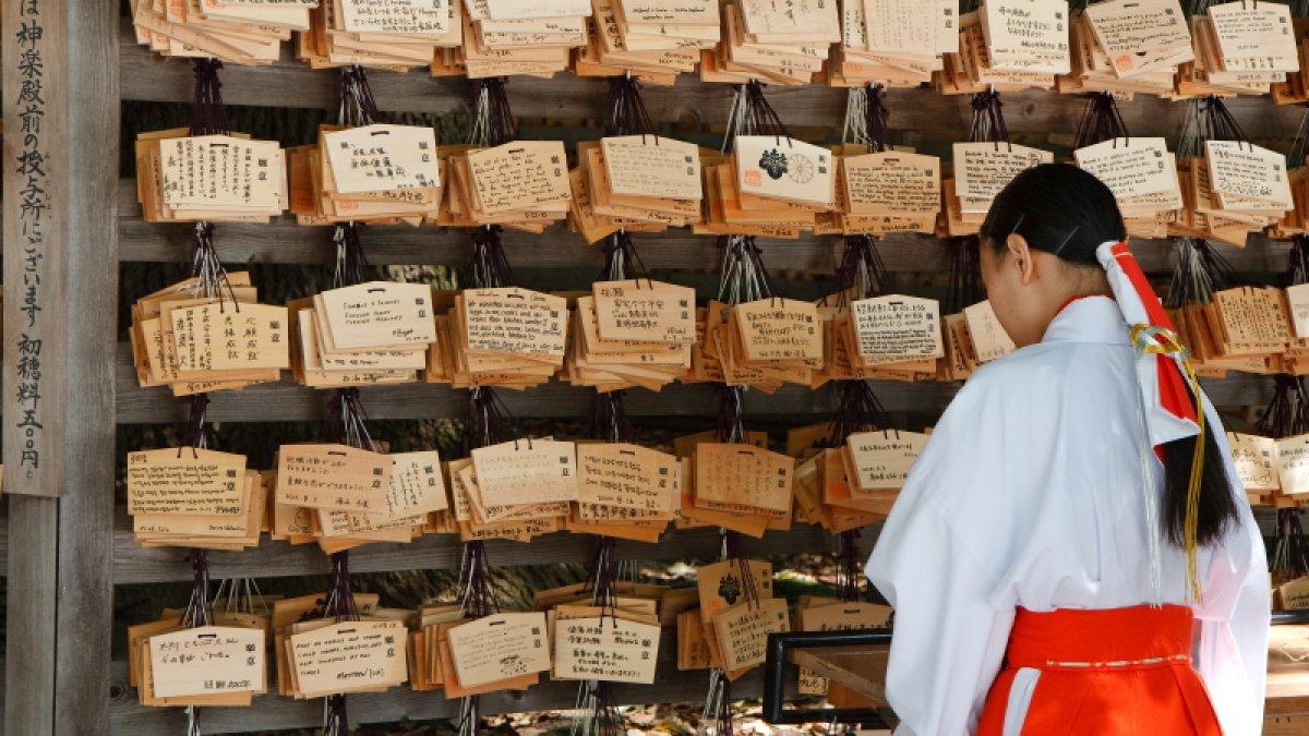 3 Jimat Keberuntungan yang Bisa Kamu Beli di Kuil Jepang, Cocok Buat Oleh-oleh - Tribun Travel