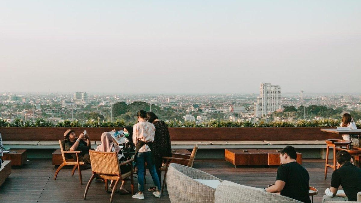 Epicure Sky Terrace, Restoran Rooftop Instagramable di Semarang ...