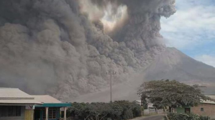 'Musnahnya' Puncak Gunung Sinabung Pasca Erupsi yang Abu Vulkaniknya ...