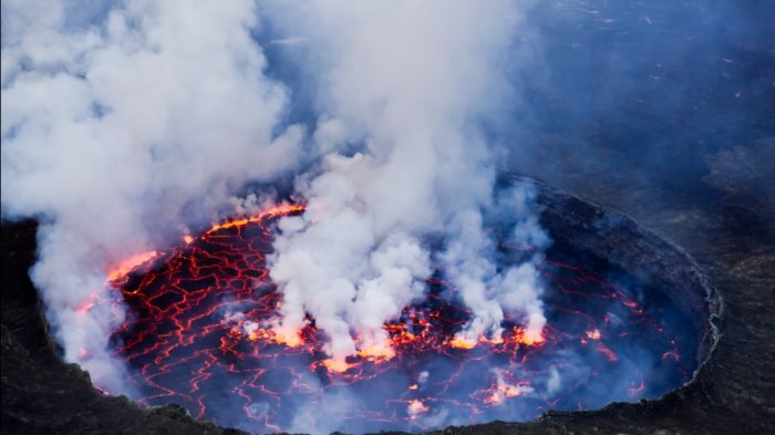 Gunung Taal dan 5 Gunung Paling Aktif di Dunia, Termasuk Merapi di ...