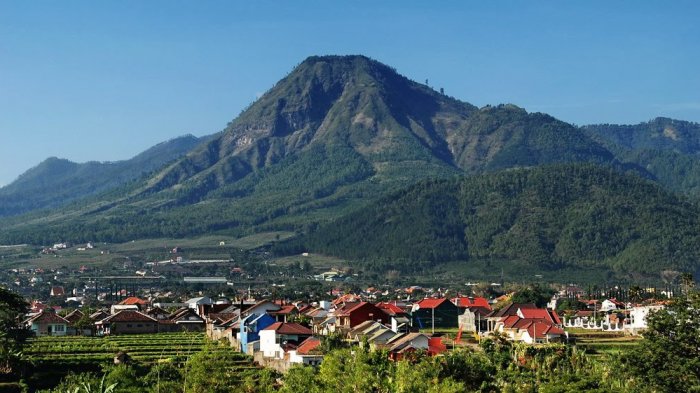 Tersesat hingga Alami Hipotermia, Pendaki Gunung Panderman Dievakuasi ...