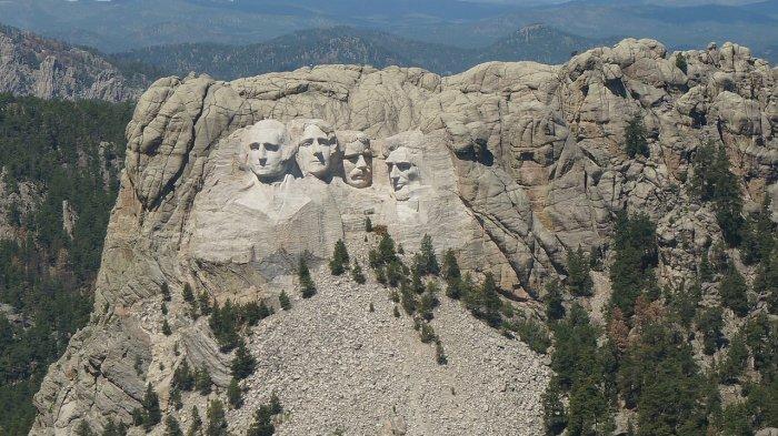10 Fakta Unik Gunung Rushmore Amerika, Ada Ruang Rahasia di Belakang ...