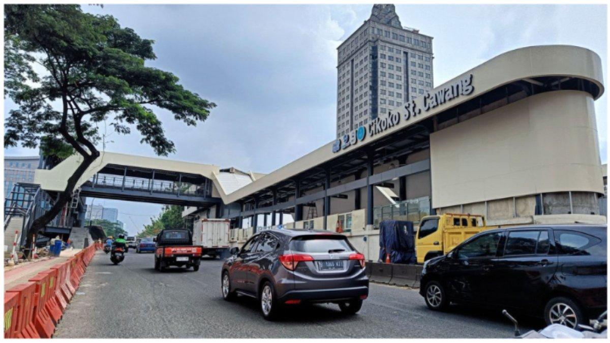 Selesai Direvitalisasi, Halte Bus TransJakarta Cawang Cikoko Menjadi ...