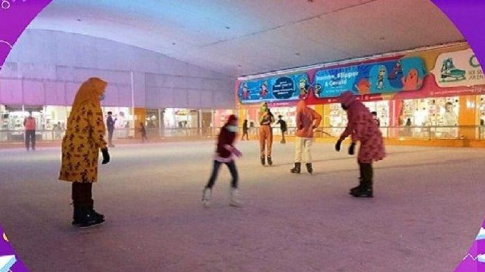 Tempat Main Ice Skating di Palembang Ada Dalam OPI Mall, Tiket Masuknya ...