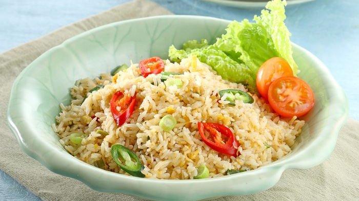 Resep Nasi Goreng Putih untuk Menu Sarapan Keluarga, Tetap Enak Meski Tanpa Saus - Tribun Travel