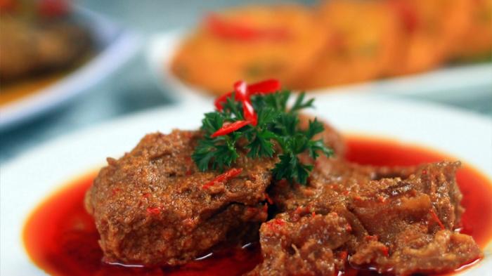 Sering Disajikan Saat Acara Adat, Kenapa Rendang Begitu Istimewa ...