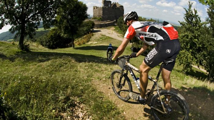 Sepeda Gunung - Pacu Adrenalin Gowes Off Road dan On Road dengan Sepeda ...