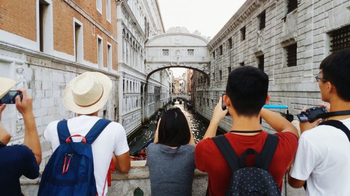 Liburan Nggak Selalu Mahal, Ini 5 Tips Liburan Hemat ke Eropa - Tribun ...