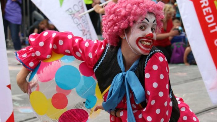 Potret Menyedihkan di Balik Topeng Badut-badut Lucu di Kota Tua Jakarta ...