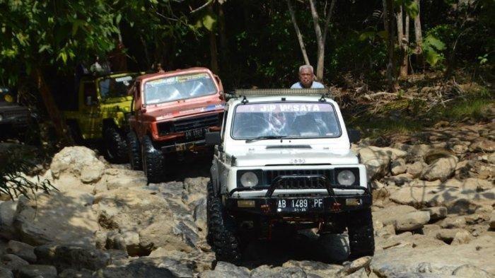 Naik Jeep Jelajahi Jalur Ekstrem di Kawasan Gua Pindul, Bejiharjo ...