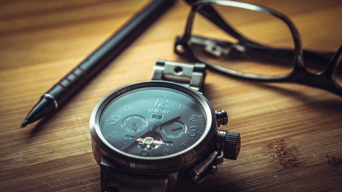 Rekomendasi 5 Jam Tangan Brand Lokal Warna Hitam Harga Mulai Rp 300 ...