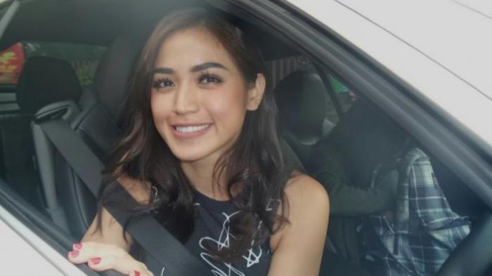 Liburan Artis - Tampil Seksi, Jedar Unggah Potret Dirinya Nikmati ...