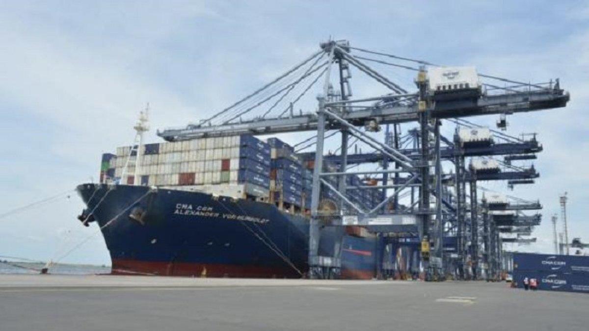 Kapal Petikemas Terbesar Bersandar di Pelabuhan Tanjung Priok - Tribun ...