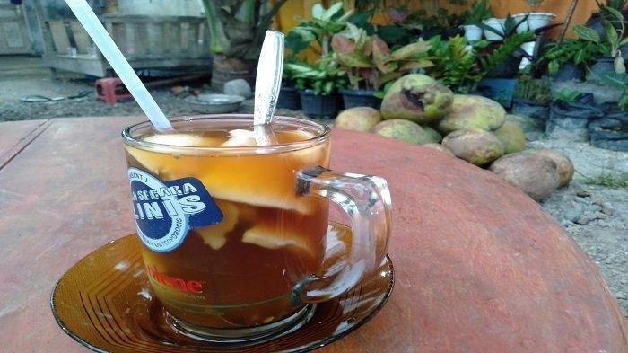 TRAVEL UPDATE: Icip Sajian Kelapa Muda Bakar, Minuman Khas Pariaman ...