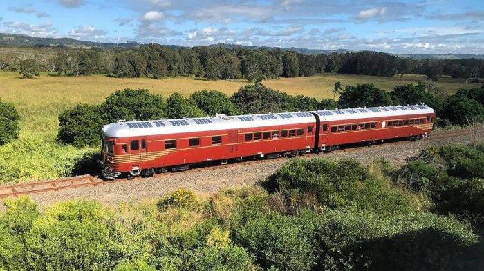 Anti Mainstream, Ini Kereta Api Tenaga Surya yang Ramah Lingkungan ...