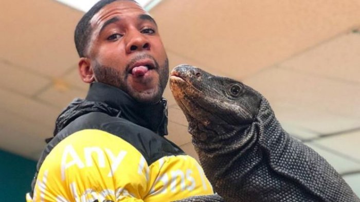 Viral Video Pria Gendong Mirip Komodo, Para Ahli Ungkap Fakta ... Viral Video Pria Gendong Mirip Komodo, Para Ahli Ungkap Fakta ...
