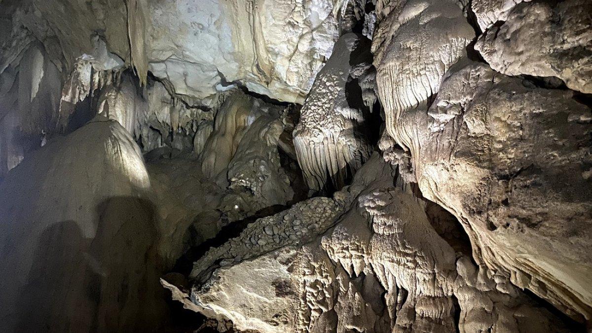 Jelajah Lang Cave di Mulu National Park, Kagumi Keindahan Stalaktit dan ...